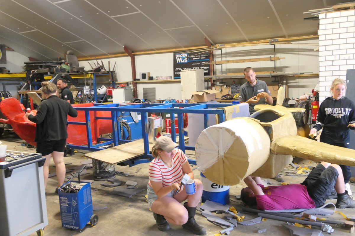 Met een levensgrote Stef Stuntpiloot naar de Zwarte Cross | Ons Brabant